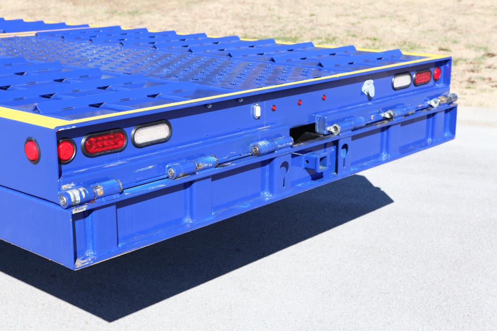 Titan® Folding Ramp Flatbed