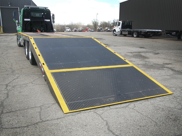 Titan Folding Ramp Flatbed | Miller Industries