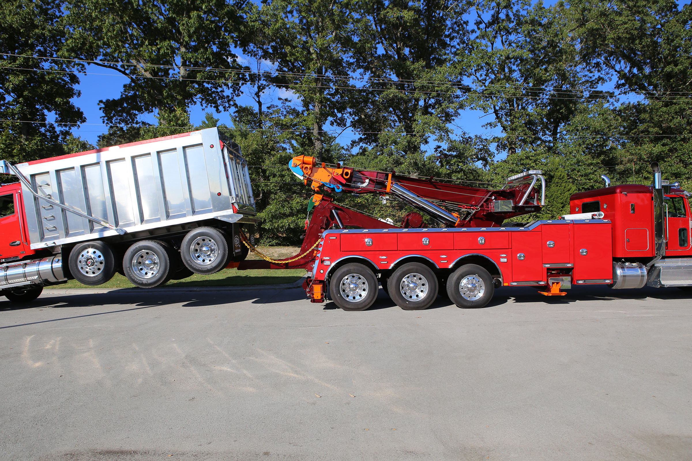 Knee Boom Gallery | Miller Industries | Miller Industries Towing, Inc.