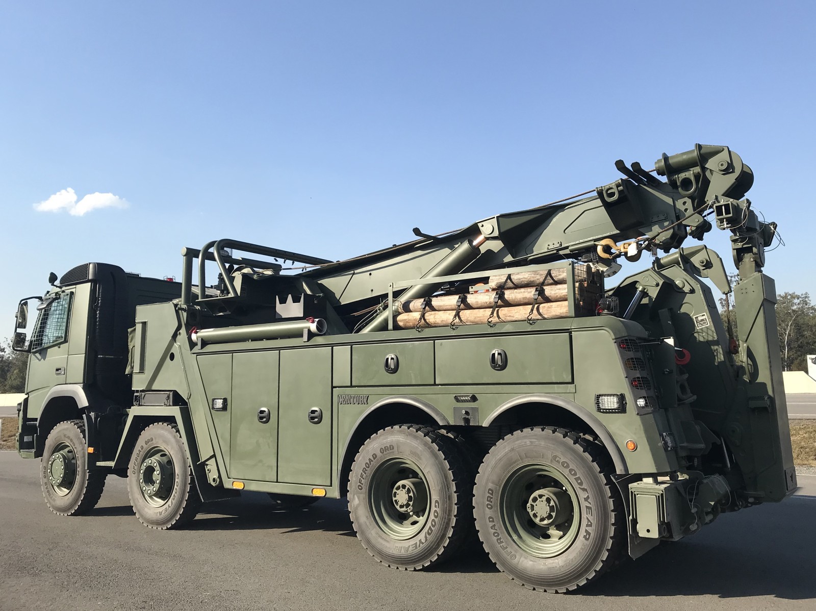 Century® 1140 | Military Units | Miller Industries, Inc.